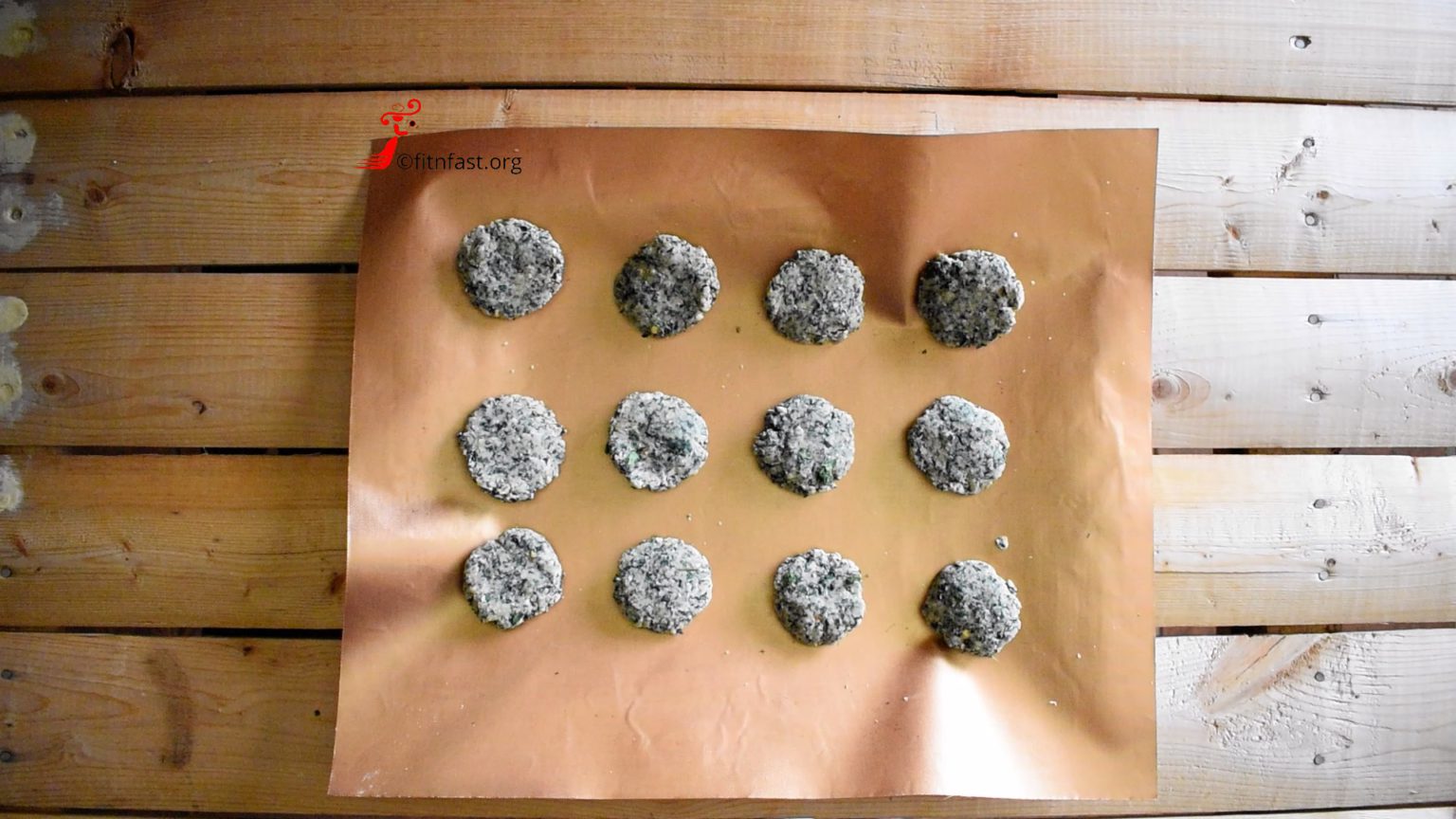 No-Fry Oats Moringa Mathri, Savory Indian Cracker | fitnfastrecipes