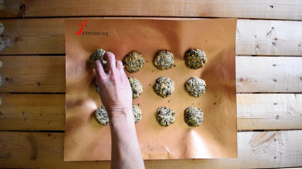 No-Fry Oats Moringa Mathri, Savory Indian Cracker | fitnfastrecipes